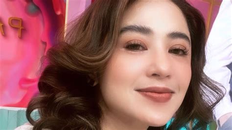 Resmi Dilamar Kekasih Pilot Dewi Perssik Sempat Ragu Gegara Trauma Masa Lalu