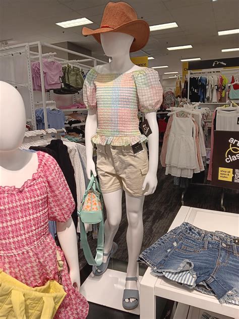 The Worst Mannequin Outfit I Have Ever Seen Rmildlyinteresting