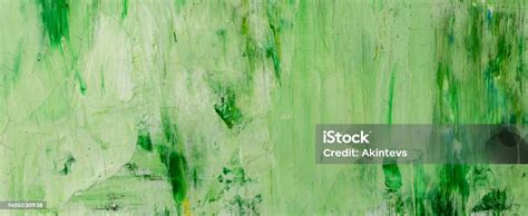 흰색 페인트의 균열과 반점이있는 벽에 얼룩진 녹색 페인트 간판에 대한 스톡 사진 및 기타 이미지 간판 배경 주제 0명 Istock