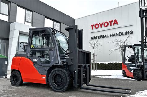 Евромаркет Кари АД реновира мотокар Toyota за свой клиент Евромаркет Груп АД