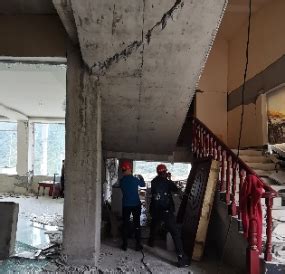 李碧雄教授课题组赴泸定灾区开展震害考察 四川大学建筑与环境学院官网