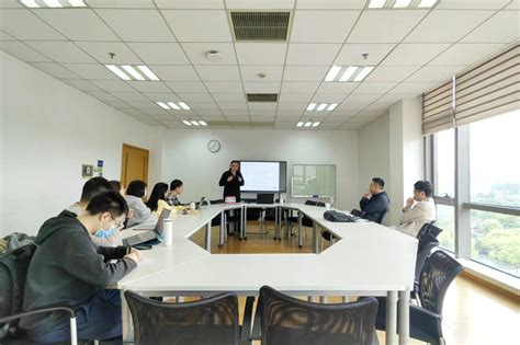 【现代经济学系列讲座第637期】谢阳:hobbesian Wars And Institutional Safeguards 复旦大学中国 【现代经济学系列讲座第637期】谢阳:hobbesian Wars And Institutional Safeguards 复旦大学中国