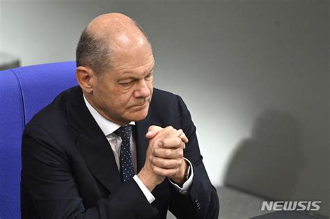 獨 베를린서 유대회당에 화염병숄츠 반유대주의에 분노