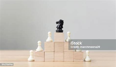 최고 나무 블록 사다리 계단에 체스와 비즈니스 리더십 개념 팀 팀워크에 대 한 주요 경력 감독에 대한 스톡 사진 및 기타 이미지 감독 개념 개발 Istock