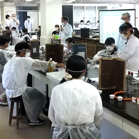 科学のおもしろさ学ぶ 理学部主催実験体験教室 お知らせトピックス 岡山理科大学