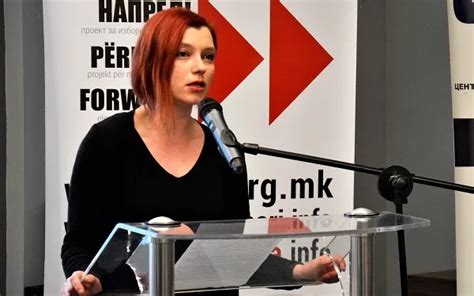 Политички акробации Уставните измени и безидејното условување за предвремени парламентарни