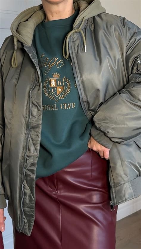 ЖЕНСКАЯ ОДЕЖДА ПЛАТЬЯ КОСТЮМЫ ЭКОШУБЫ Готовимся к новой рабочей неделе и выбираем костюм