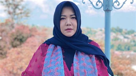 Biodata Risa Saraswati Lengkap Umur Dan Agama Pentolan Youtube Hot