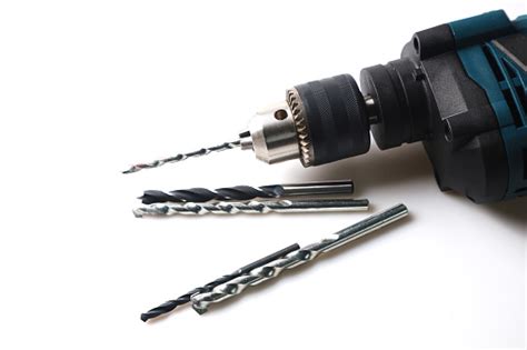 머리 드릴 비트와 전기 드라이버 드릴 핸들 홈 도구흰색 배경의 많은 수정 도구 목수 나무 노동자 작업 장비에 대한 스톡 사진 및 기타 이미지 Istock