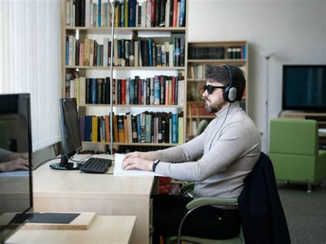 How Blind And Visually Impaired People Read And Write Tools And Techniques