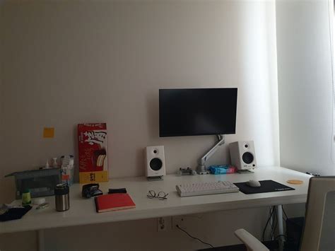 화이트 데스크셋업 디지털 컴퓨터폰it 에펨코리아