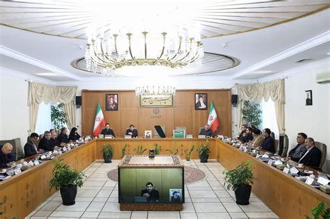 قاب عکس ابراهیم رئیسی و حسین امیرعبداللهیان در جلسه هیأت دولت عکس