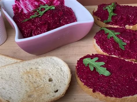 Смачнюща намазка на хліб із буряків подобається всім