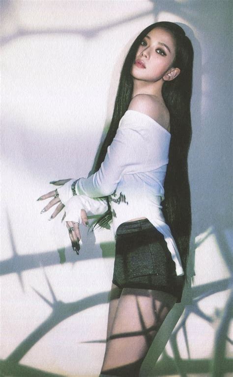 230331 Jisoo R Jisoo