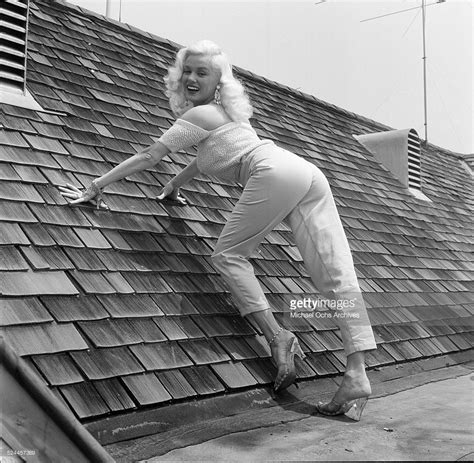 Actress Mamie Van Doren Poses At Home In Los Angelesca Mamie Van Doren Van Doren Hollywood