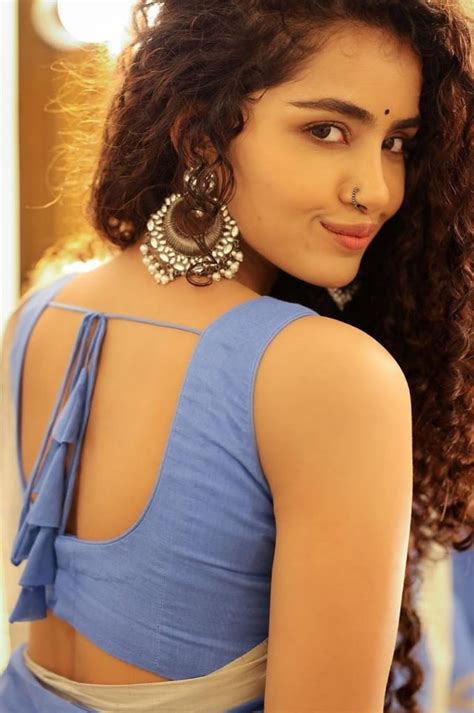 Anupama Parameswaran Hot Back Saree Photo R Indianactresshub