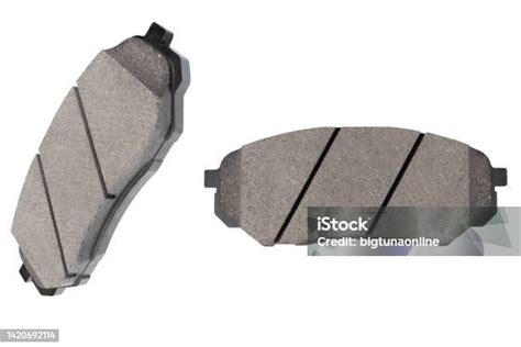 흰색 배경에 고립 된 브레이크 패드 자동차 부품 브레이크 패드는 흰색으로 분리되어 있습니다 제동 패드 자동차 부품 예비 부품 브레이크 슈즈 0명에 대한 스톡 사진 및 기타