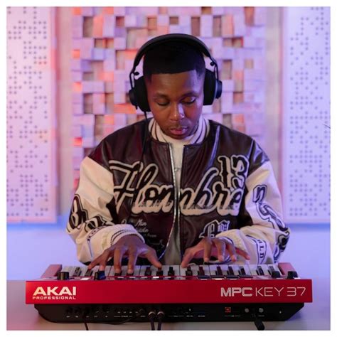 Akai Professional Mpc Key 37 Standalone Mpc Production Keyboard At Gear4music