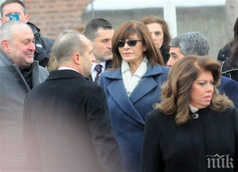 Проговарянето на Десислава Радева е тежък гаф Тя е камък на шията на държавния глава