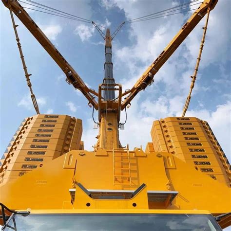 “全球第一吊”首吊成功 大国重器挺起“中国脊梁”起重机徐州徐工