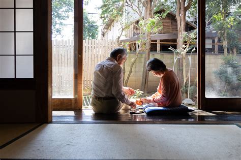 食費は夫婦2人で月2万円、「30代の頃の服が着られる」が自慢…義両親との同居で判明した「驚きの生活実態」 2 4 Finasee（フィナシー）