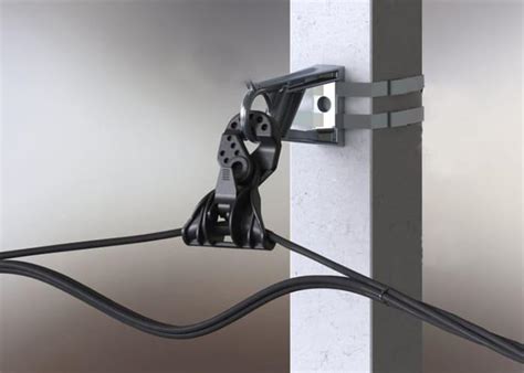 Чем крепить кабель Как закрепить кабель к стене потолку штробе столбу и тросу