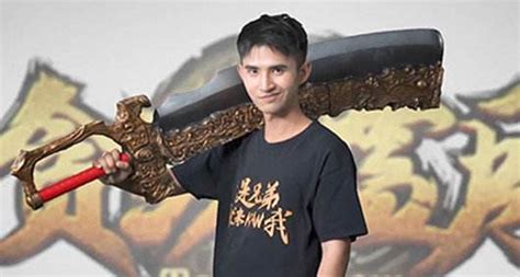 我们采访了歪嘴战神本人，并问了他当赘婿到底是什么感受风闻