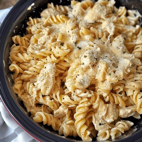 Crockpot Garlic Parmesan Chicken Pasta