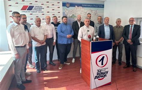 Во Чачак се степаа членови на Руската партија поради поддршката за СНС