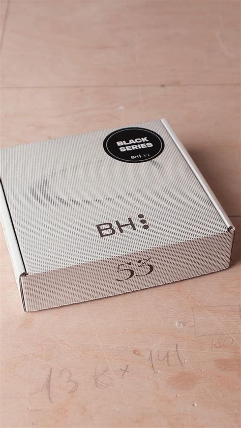 Черные розетки и выключатели в интерьере