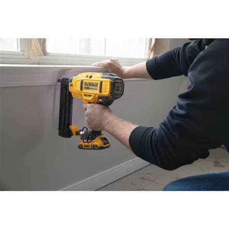 Dewalt 20v Max Xr Lithium Ion Electric Cordless 18 Gauge Brad Nailer