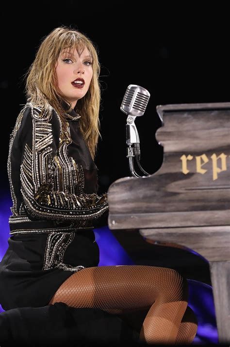 Taylor Swift Pantyhose Hd Wallpaper