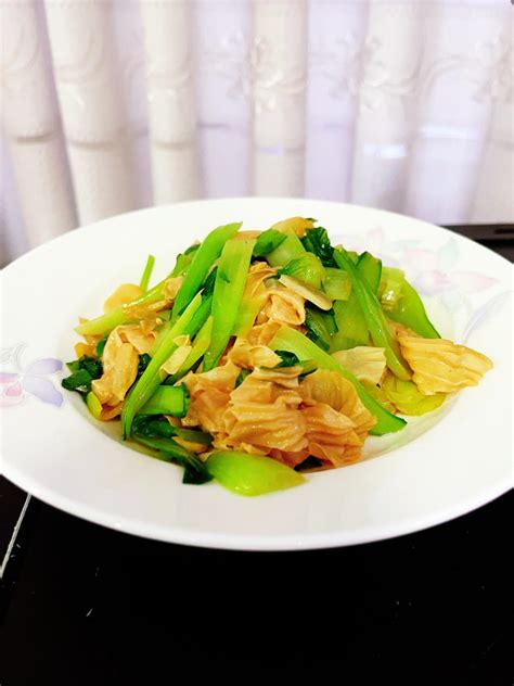 【油菜炒豆皮的做法步骤图，油菜炒豆皮怎么做好吃】艾莉亚斯塔克下厨房