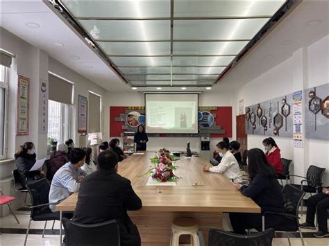 八里堡街道东梅社区举办“幸福婚姻·爱在家庭”心理知识讲座