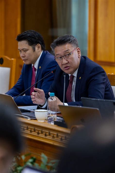 Санхүүгийн нөхцөл байдал нь хүндэрч татварын өрөнд орсон татвар төлөгчийн банкин дахь дансыг