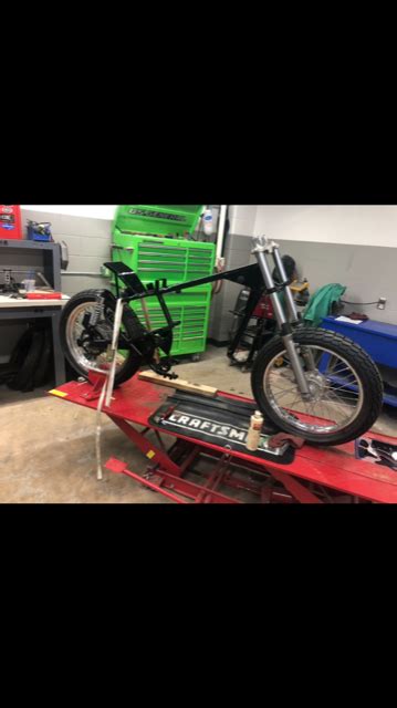 2019 Royal Field Classic 500 Dennis Kirk Garage Build