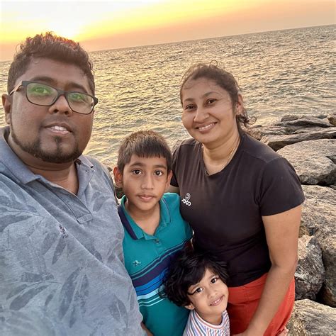 ලෝක ළමා දිනය හා වැඩිහිටි Dhammissara National School Facebook