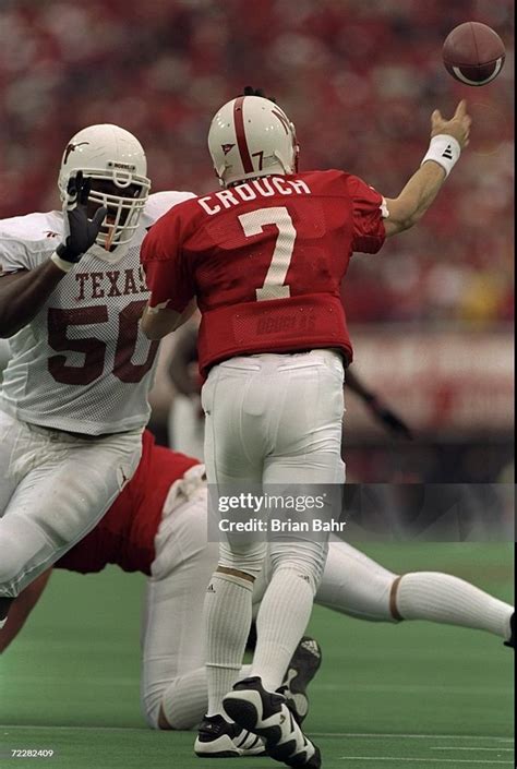 Quarterback Eric Crouch Of The Nebraska Cornhuskers In Action During