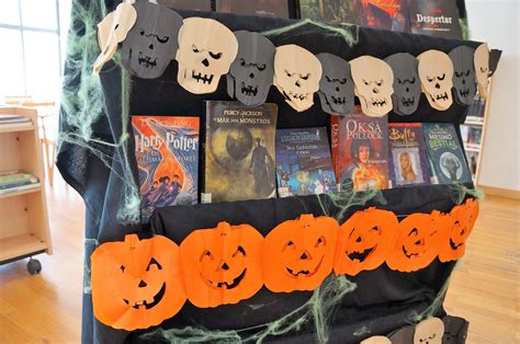 Halloween Library Display Decorações Biblioteca Library Arts And