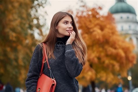 年轻的外国女孩高清图片下载 正版图片600172537 摄图网