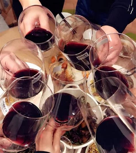 小李子举酒杯高清 动态图库网