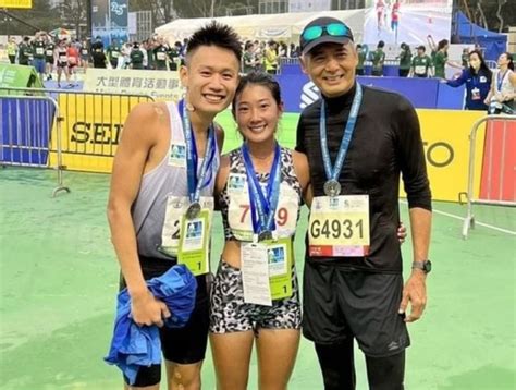 Chow Yun Fat 67 Completes 10km Race In 1 Hour At Standard Chartered Hong Kong Marathon