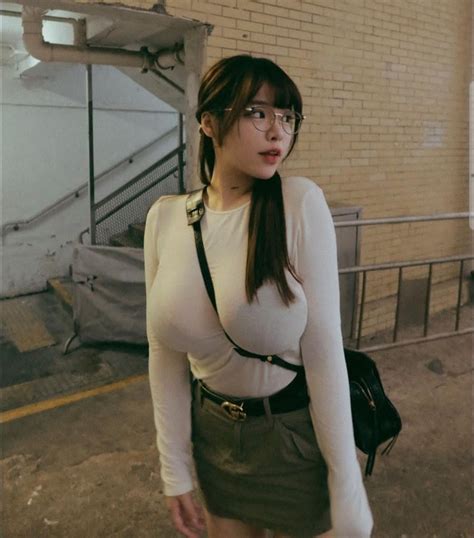 Busty Korean Rprettyasiangirls