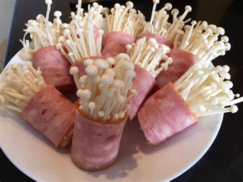 วิธีทำ เบคอนพันเห็ดเข็มทอง ของทานเล่นแสนอร่อย สำหรับงานปาร์ตี้เล็กๆ ที่บ้าน