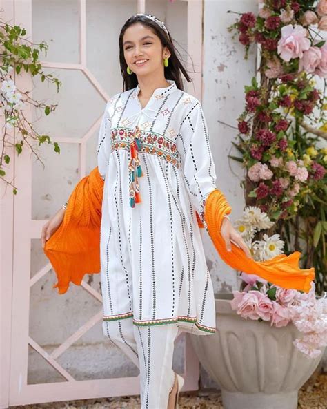 Aina Asif Dress Collections From Drama Serial Mayi Ri Fashion Design Clothes Stylish Dresses