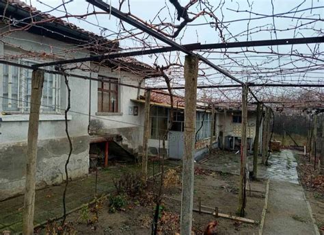 Едноетажна къща с Борец Едноетажна къща 60 кв м РЗП 1200 кв м двор Къщи Вили Борец