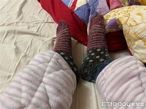 穿襪子躲被窩30分鐘還是腳冰！過來人2招教學「保暖神器」家家有又好用 Ettoday房產雲 Ettoday新聞雲