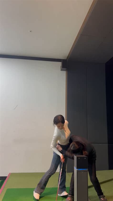 난 레슨하면서 궁금한거 많으신분들 좋아 그만큼 골프에 관심이 많고 열정이 많다는거잖아 레슨을 하다보면 정말 눈이 초롱초롱하게 열심히 들으시면서 하시는 분들 보면 정말