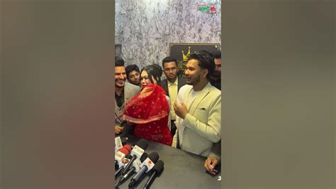 সংবাদ সম্মেলন হটাৎ লায়লার ওড়না ধরে টান দিলো কে Youtube