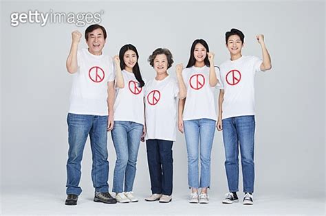 한국인 선거 투표 선거 선거권 선거 사전투표 투표 민주주의 정의 컨셉 함께함 컨셉 협력 컨셉 가족 이미지 Jv11978671